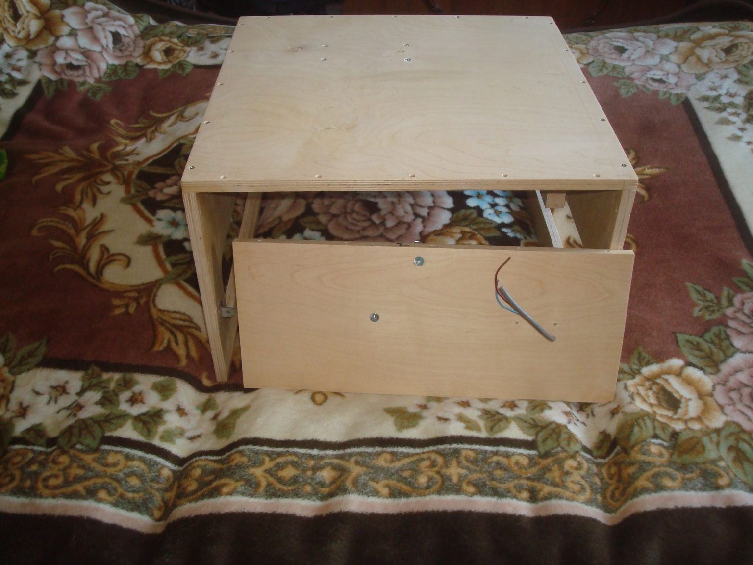 How to make a Jigsaw Table — Free DIY plans + 3D model